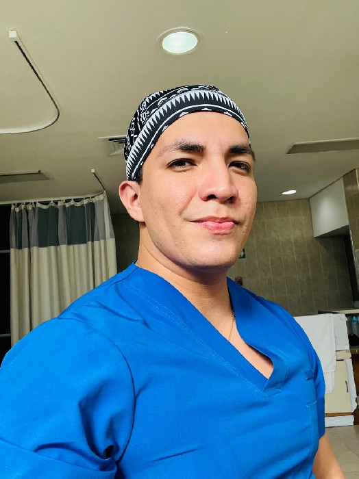 Dr. Carlos E. Vázquez